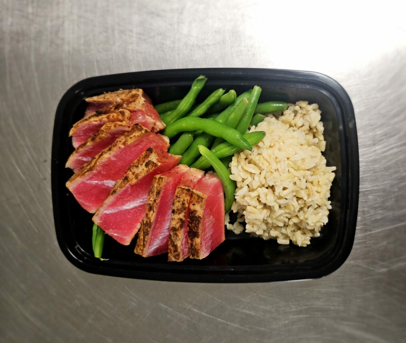 Seared Tuna, Brown Rice, and Green Beans - Amplified Meal Prep
